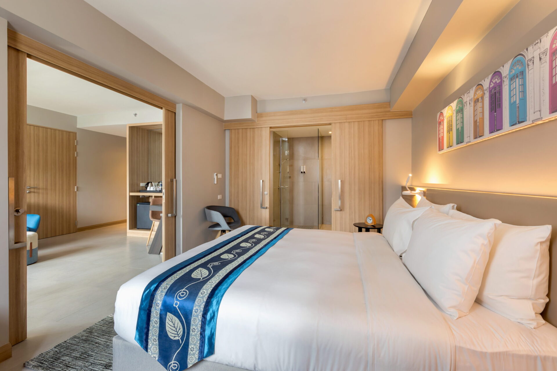 Deluxe Room I Journeyhub Phuket Patong